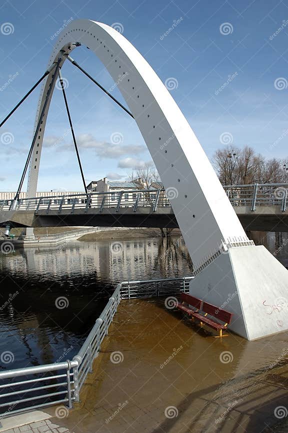 Moderne boogbrug stock foto. Image of taai, brug, ontwerp - 19133266