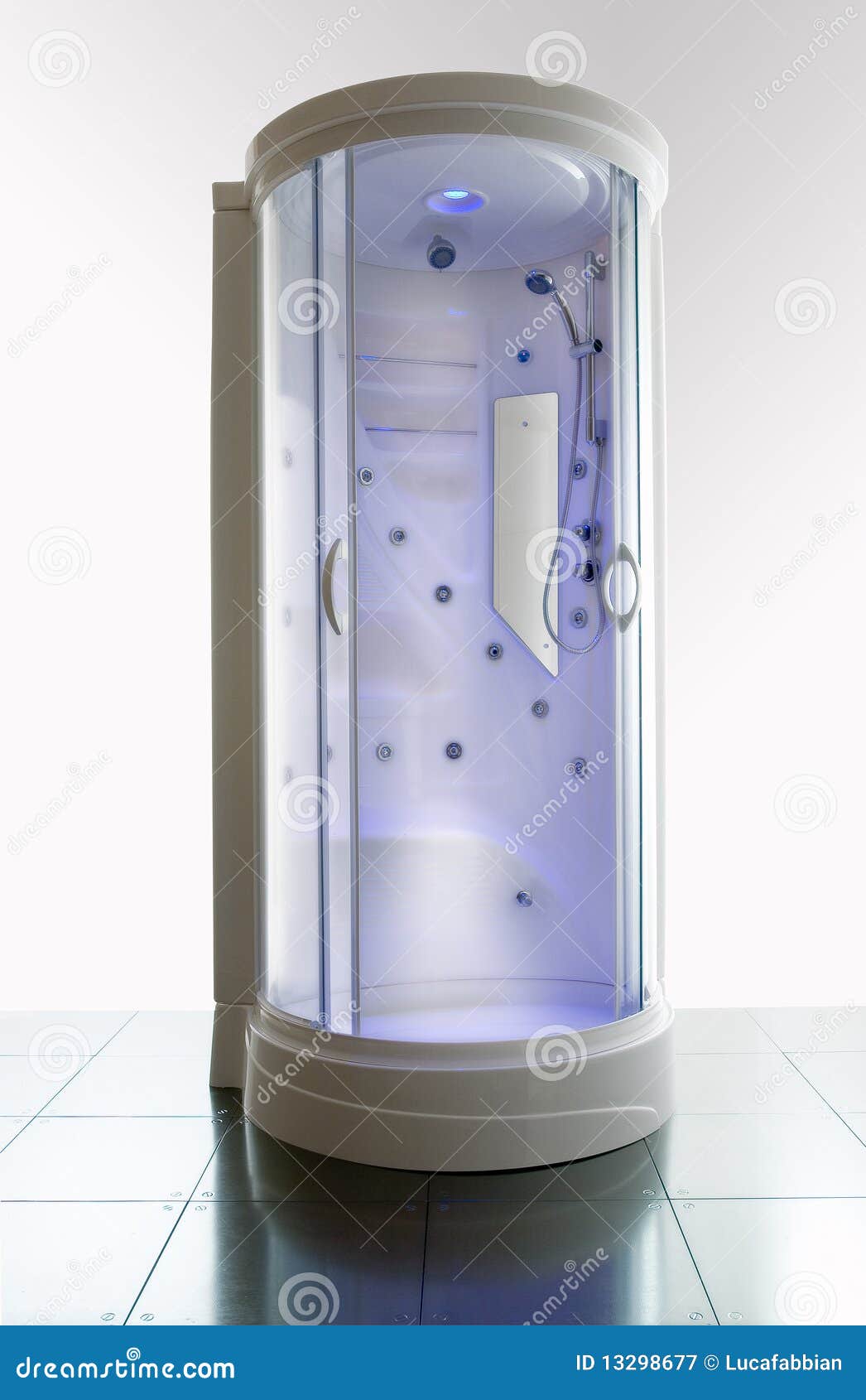 Moderne Douche stock afbeelding. Image of verticaal, badkuip - 13298677