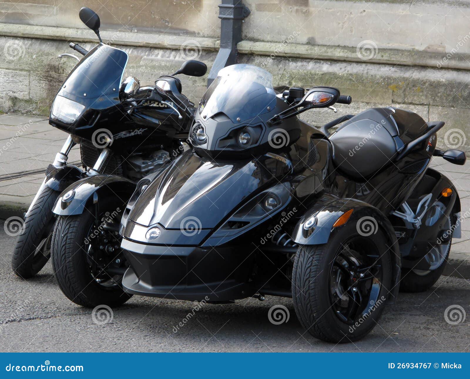 Moderne driewieler redactionele fotografie. Image of motorfiets - 26934767