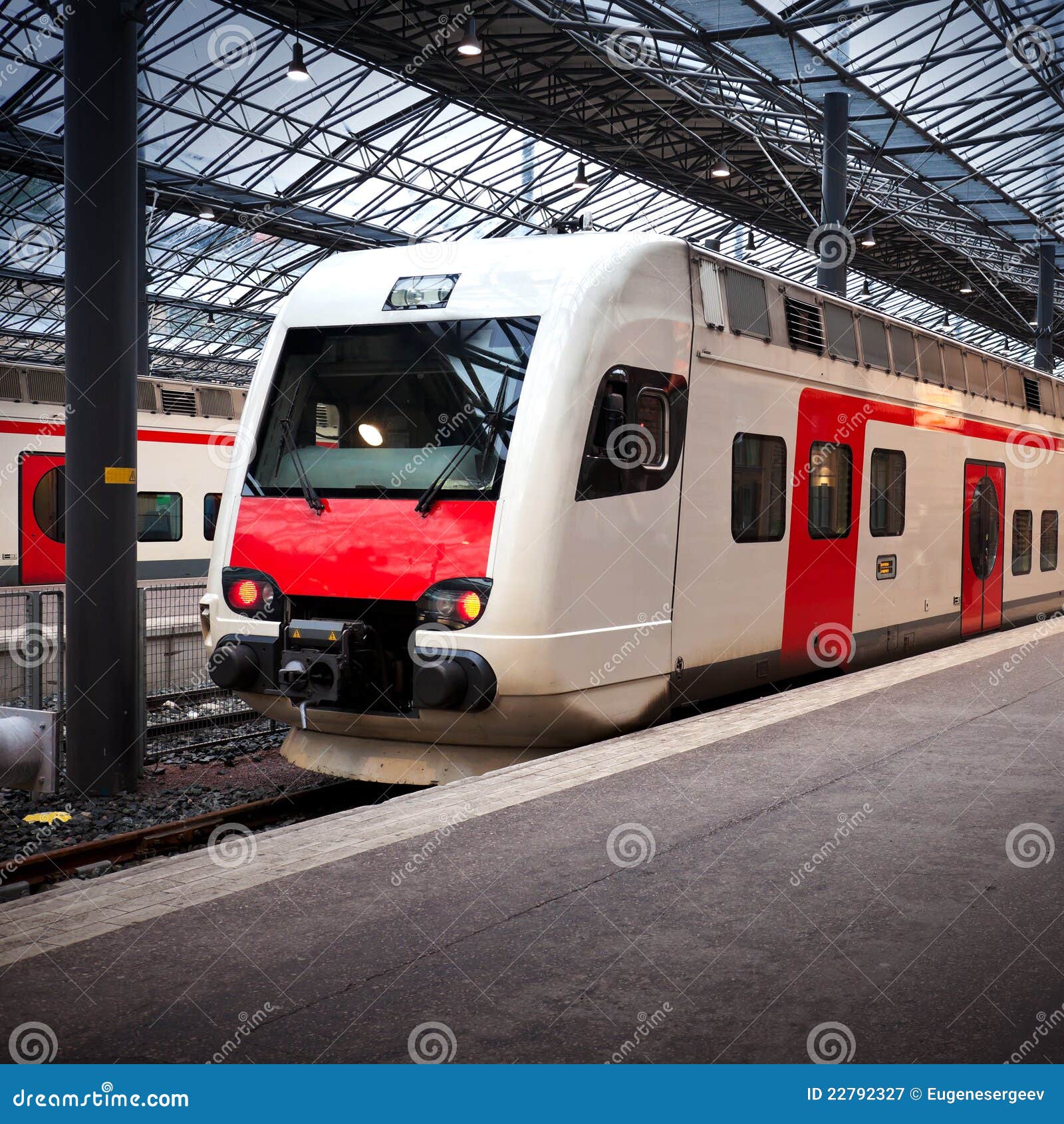 Moderne Elektrische Sneltrein Stock Afbeelding - Image of nieuw, lading ...