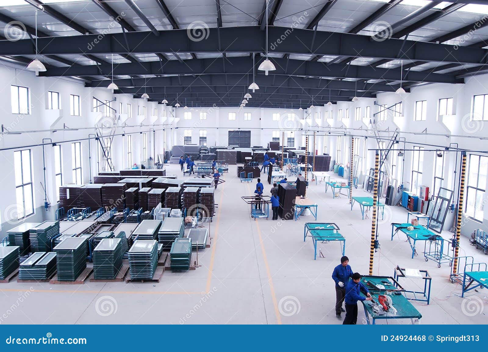 Moderne Fabrik redaktionelles stockfoto. Bild von herstellung - 24924468