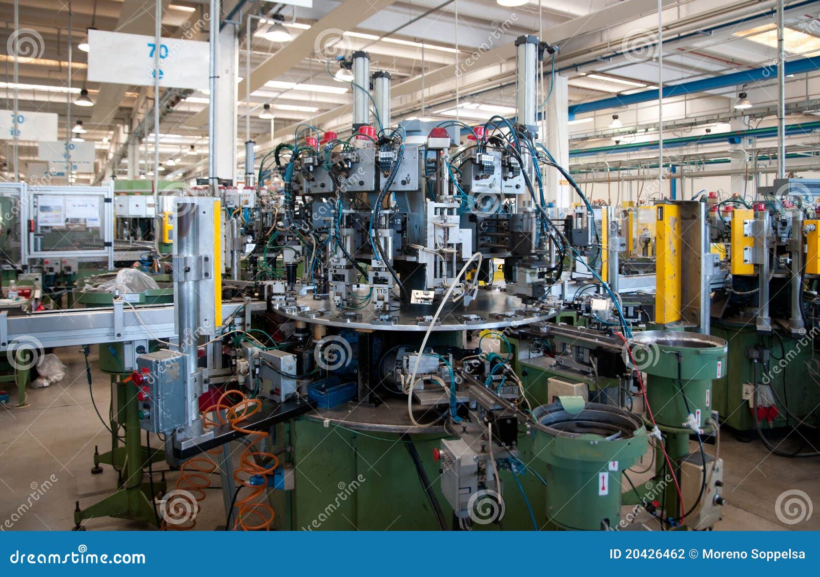 Moderne Geautomatiseerde Fabrieksinstallatie Stock Foto - Image of ...