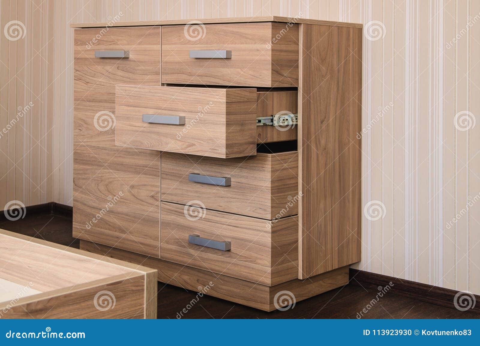 Moderne ladenkast stock foto. Image of eigentijds, klassiek - 113923930