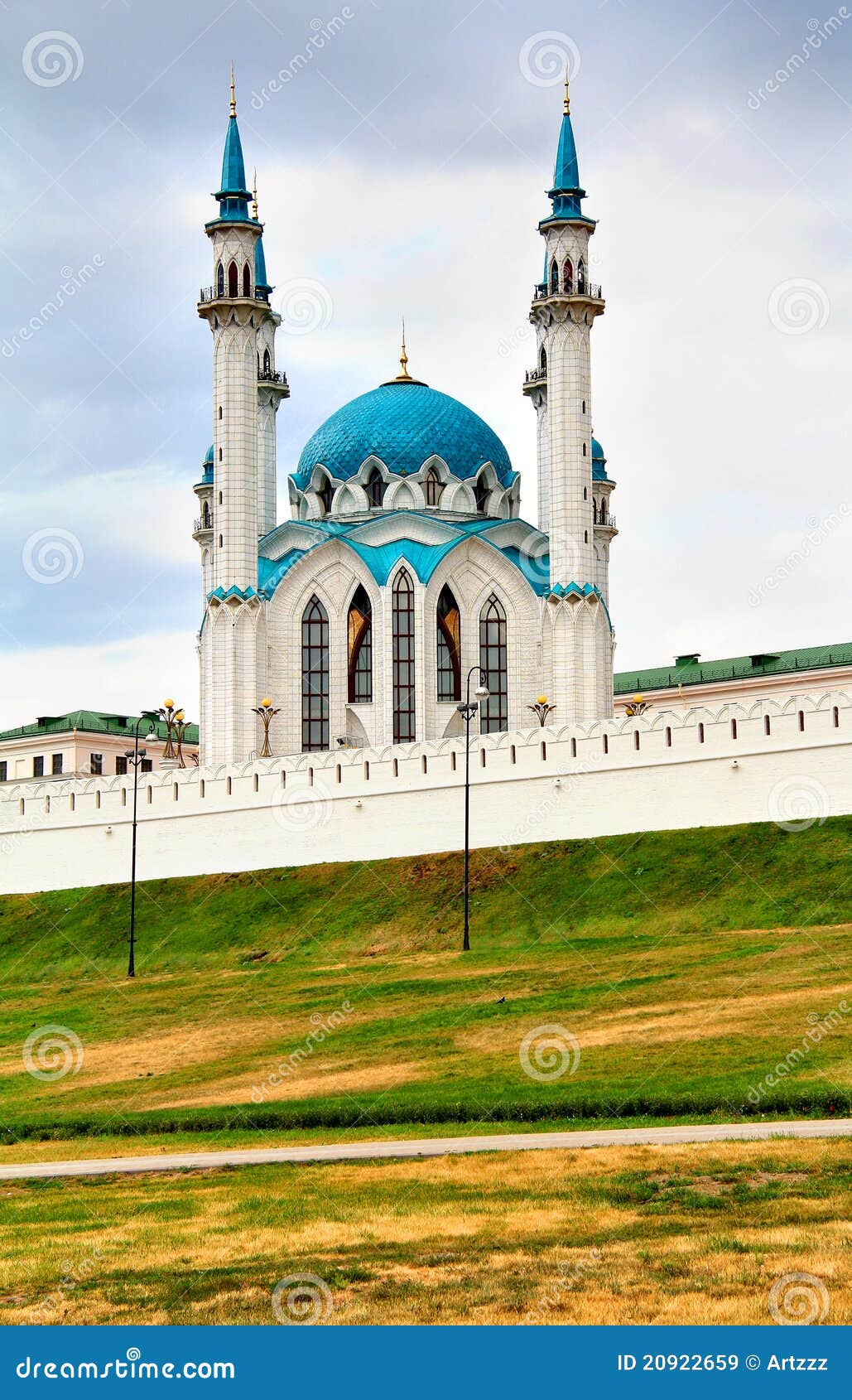 Moderne moskee stock afbeelding. Image of hoogste, koepels - 20922659