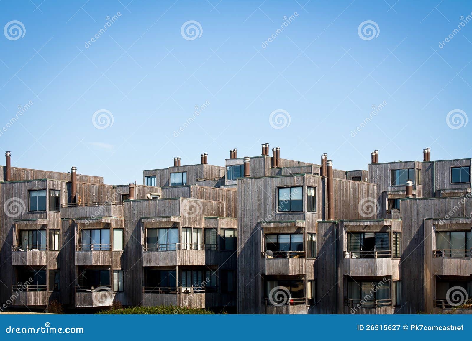 Moderne Rijtjeshuizen stock afbeelding. Image of huis - 26515627