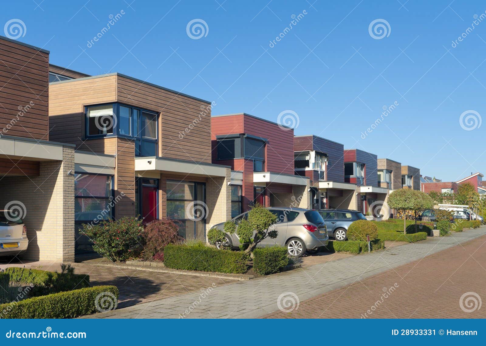 Moderne rijtjeshuizen stock afbeelding. Image of ontwikkeling - 28933331
