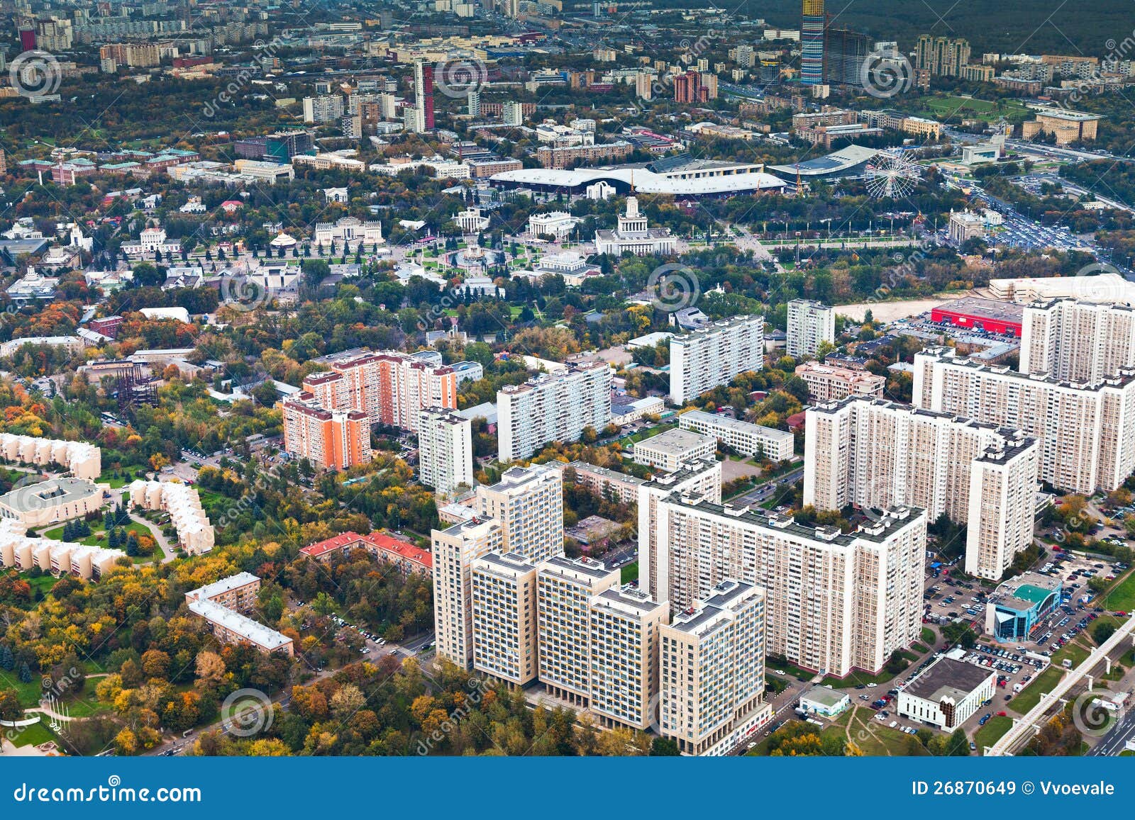 Moderne Stedelijke Woonwijk in De Herfstdag Stock Afbeelding - Image of ...