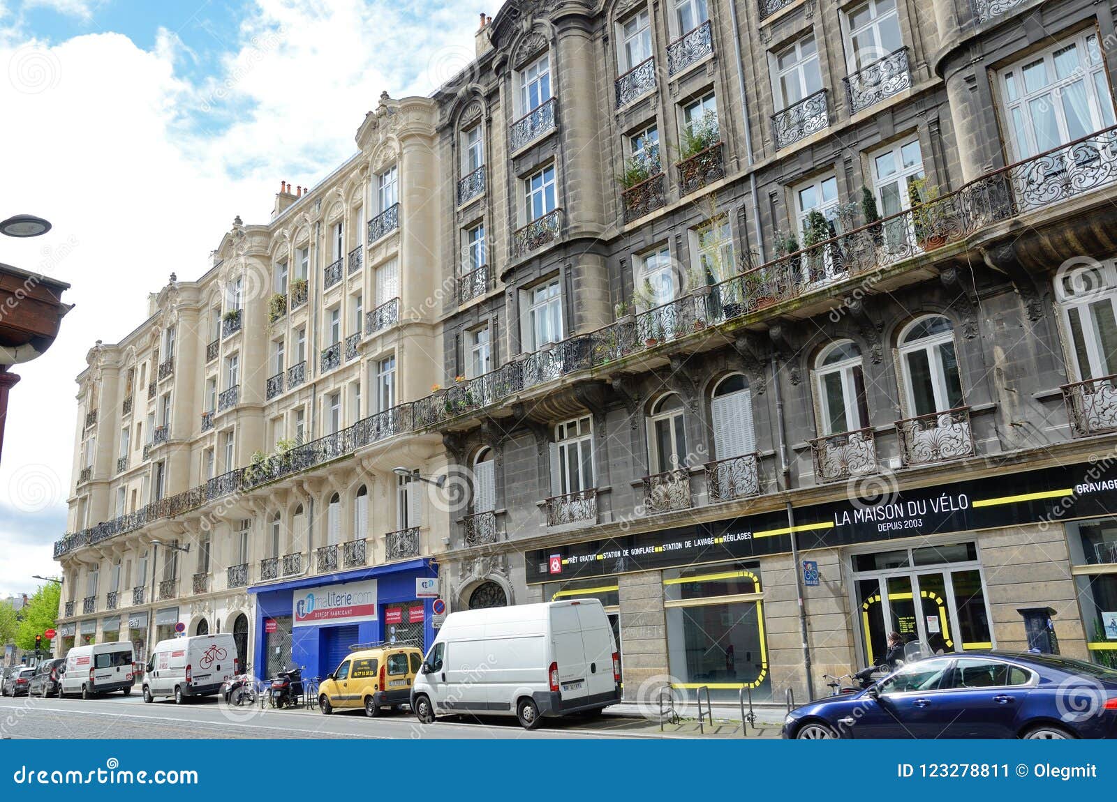 Moderne Straat in De Oude Franse Stad Bordeaux Redactionele Foto ...