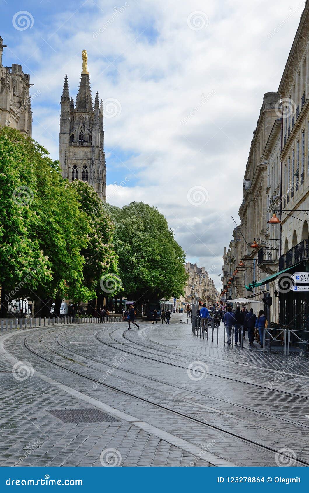 Moderne Straat in De Oude Franse Stad Bordeaux Redactionele Stock ...