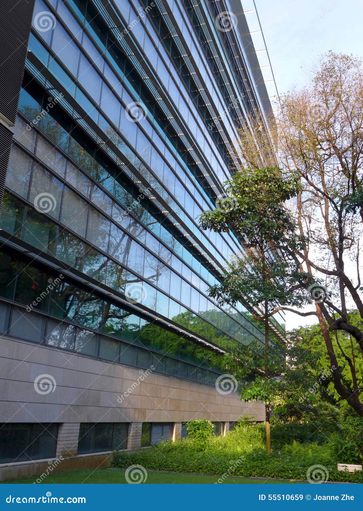 Moderne Universitaire Campusarchitectuur Stock Afbeelding - Afbeelding ...