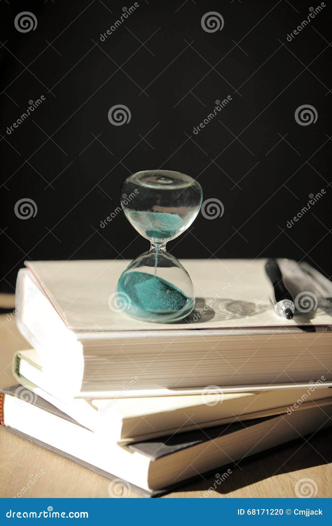 Moderne Zandloper Symbool Van Tijd Aftelprocedure Stock Foto - Image of ...