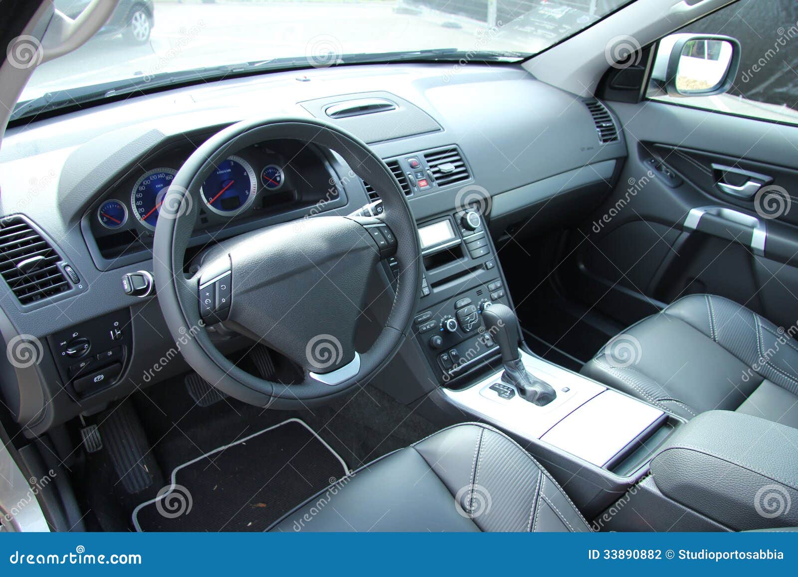 Moderner Autoinnenraum stockfoto. Bild von sitz, automobil - 33890882