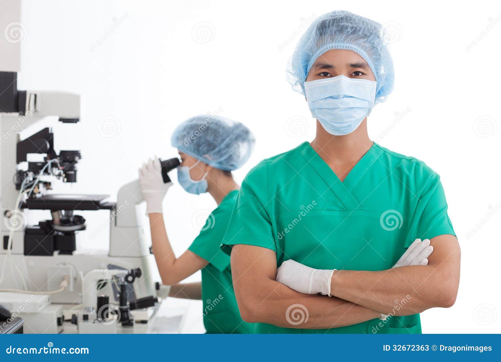 Moderner Chemiker stockbild. Bild von ausrüstung, erwachsener - 32672363