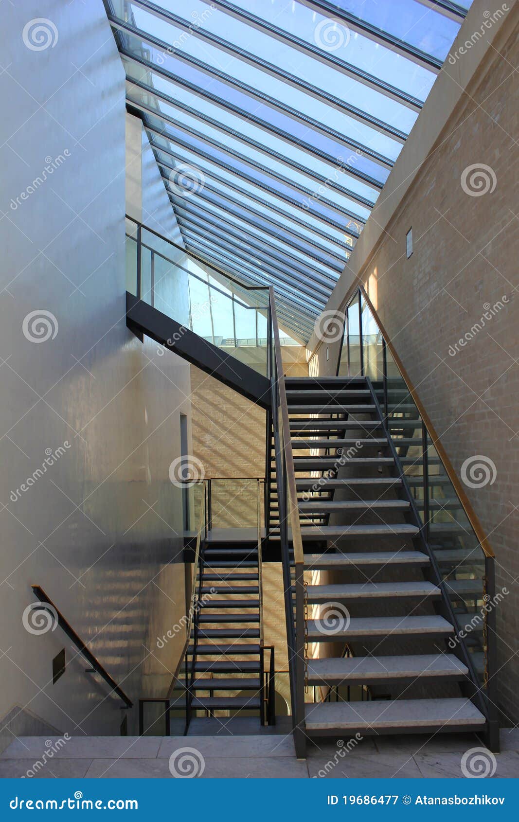 Moderner Haus-Innenraum stockbild. Bild von kompakt, haupt - 19686477