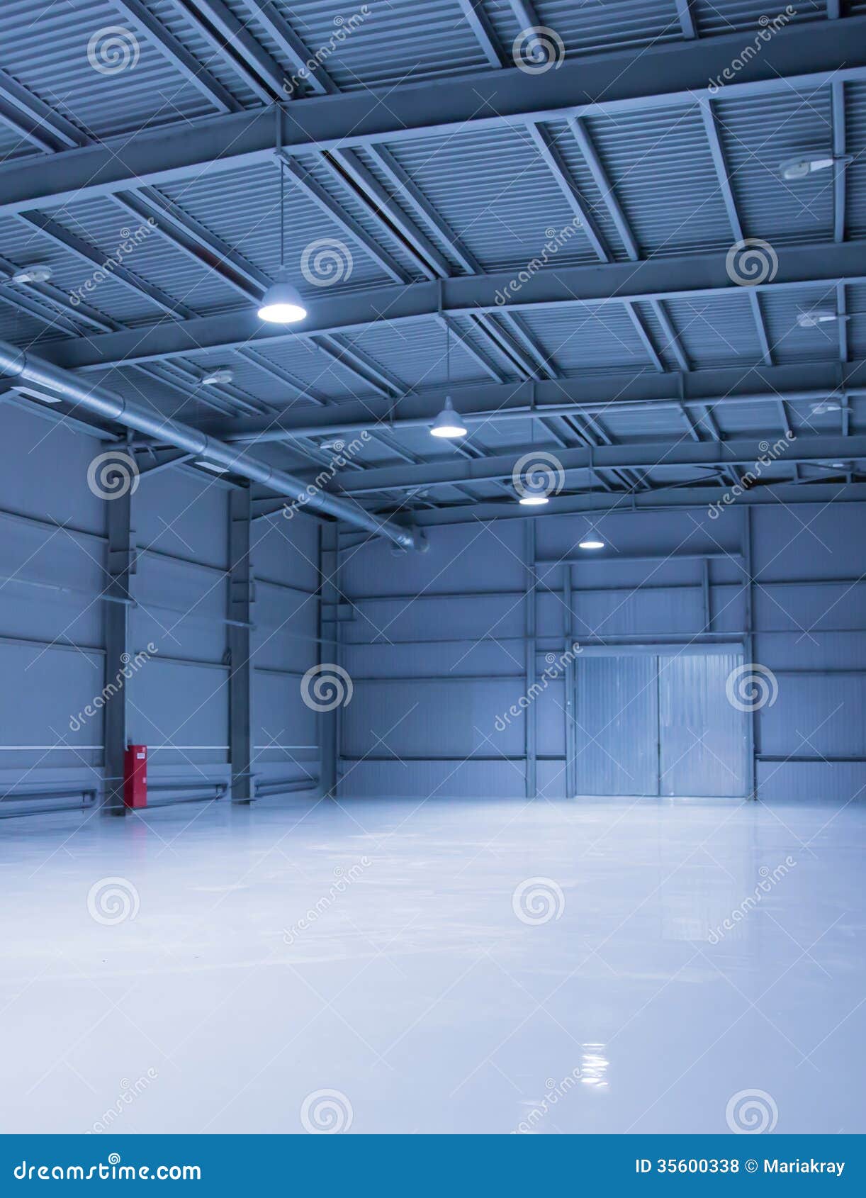 Modernes Lagerhaus stockfoto. Bild von löscher, gatter - 35600338