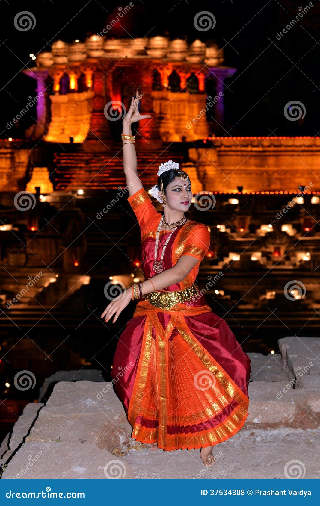 MODHERA DANCE FESTIVAL editorial stock photo. Image of monument - 37534308