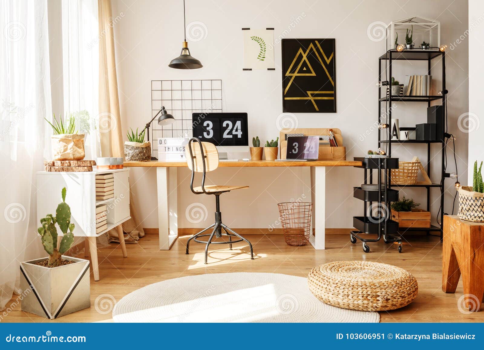 Modieus Huisbureau Met Poef Stock Afbeelding - Image of bureau, modern ...