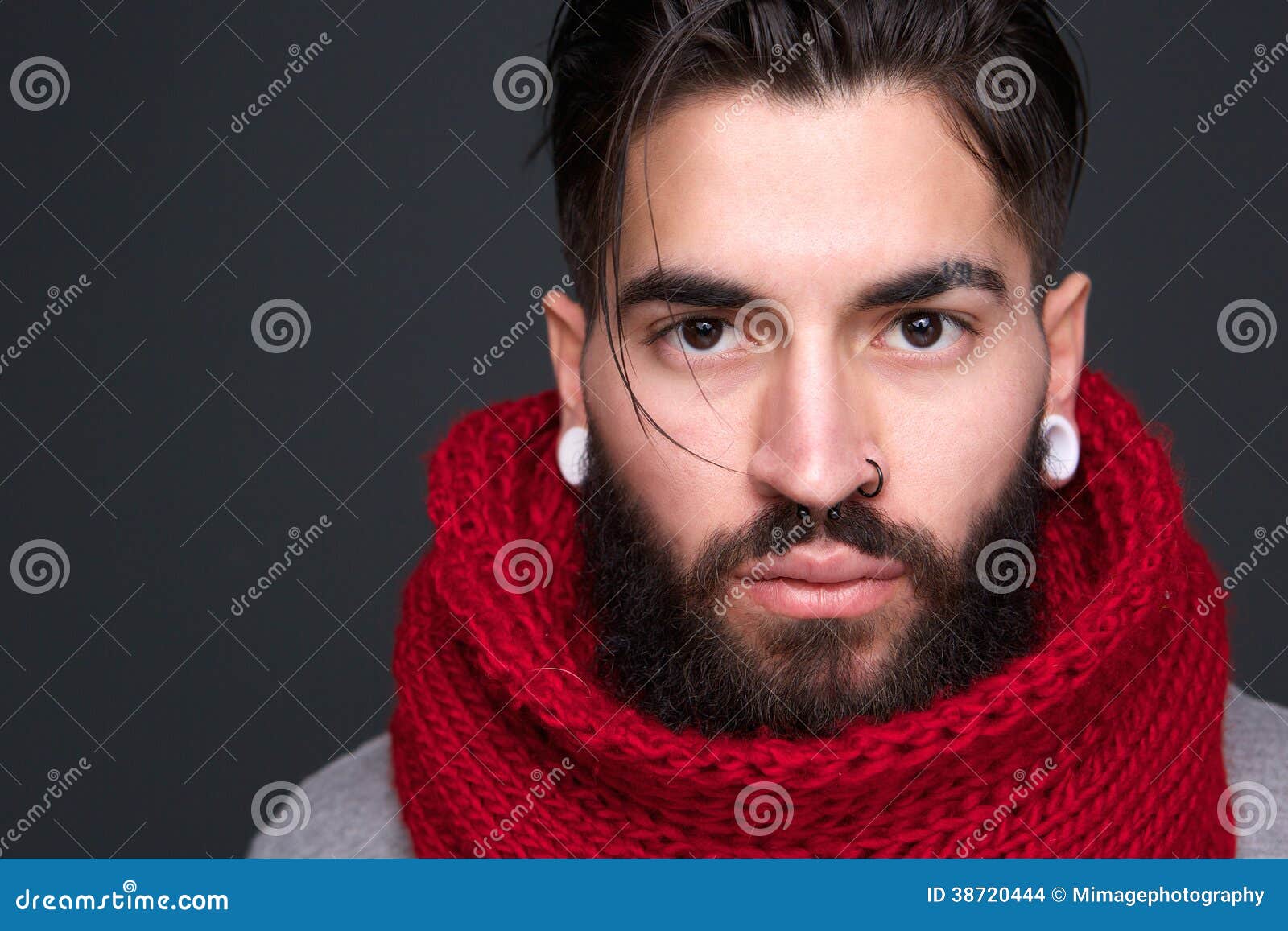 Modischer Moderner Mann Mit Bart Stockfoto - Bild von überzeugt, person ...