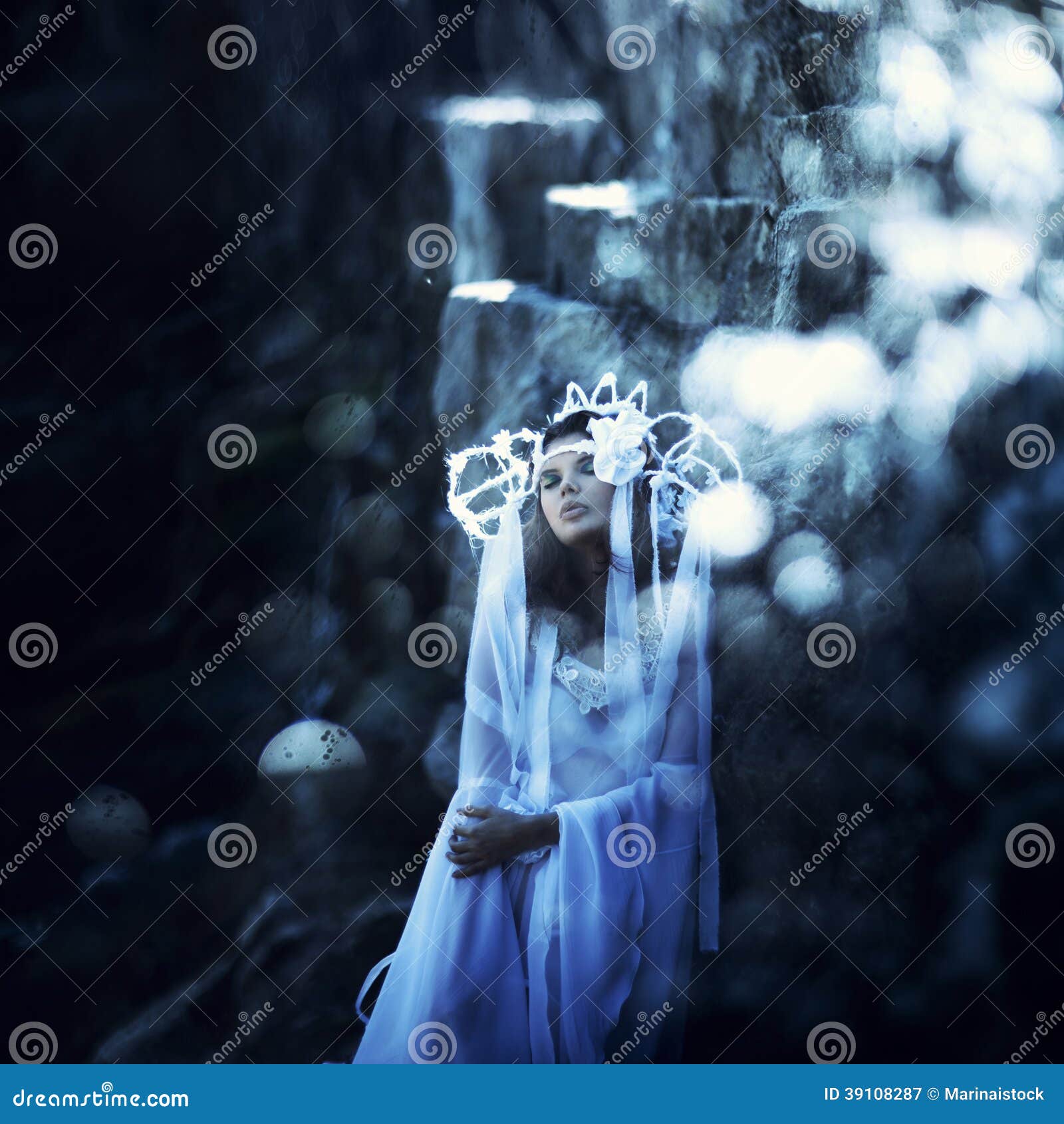 Modo di mistero immagine stock. Immagine di carino, gocce - 39108287