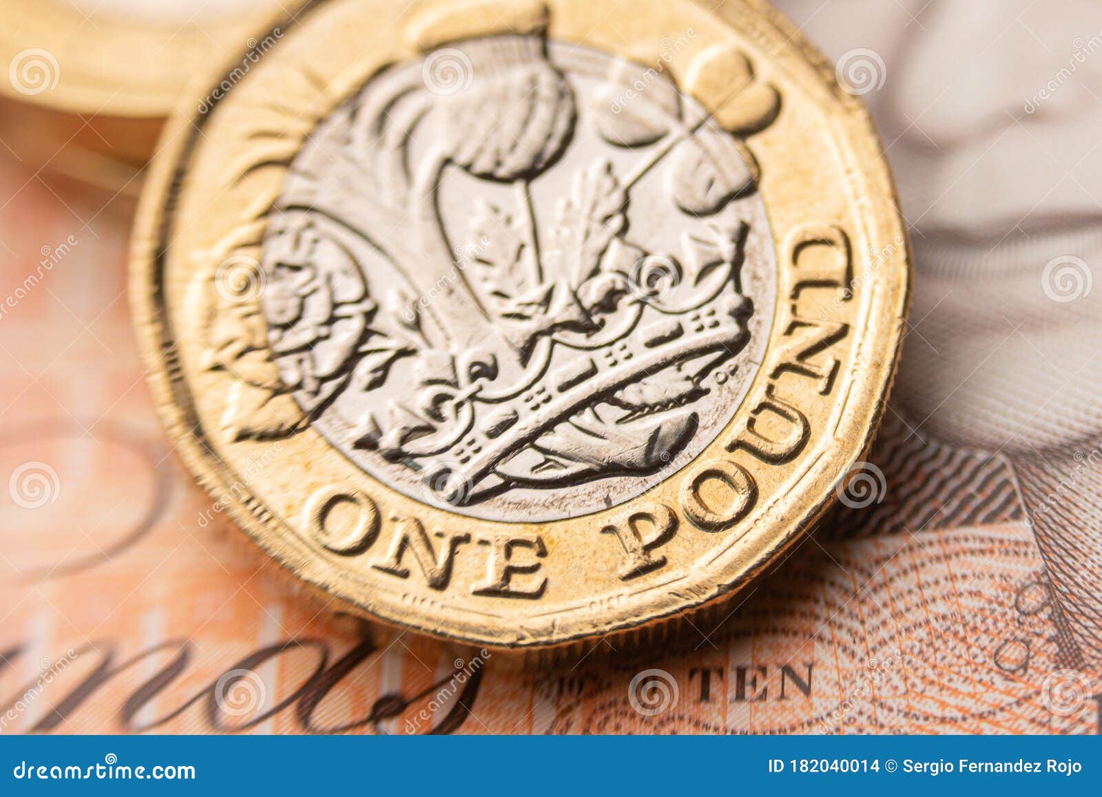 Moeda De Uma Libra E Fatura De 10 Libras Imagem de Stock Editorial ...