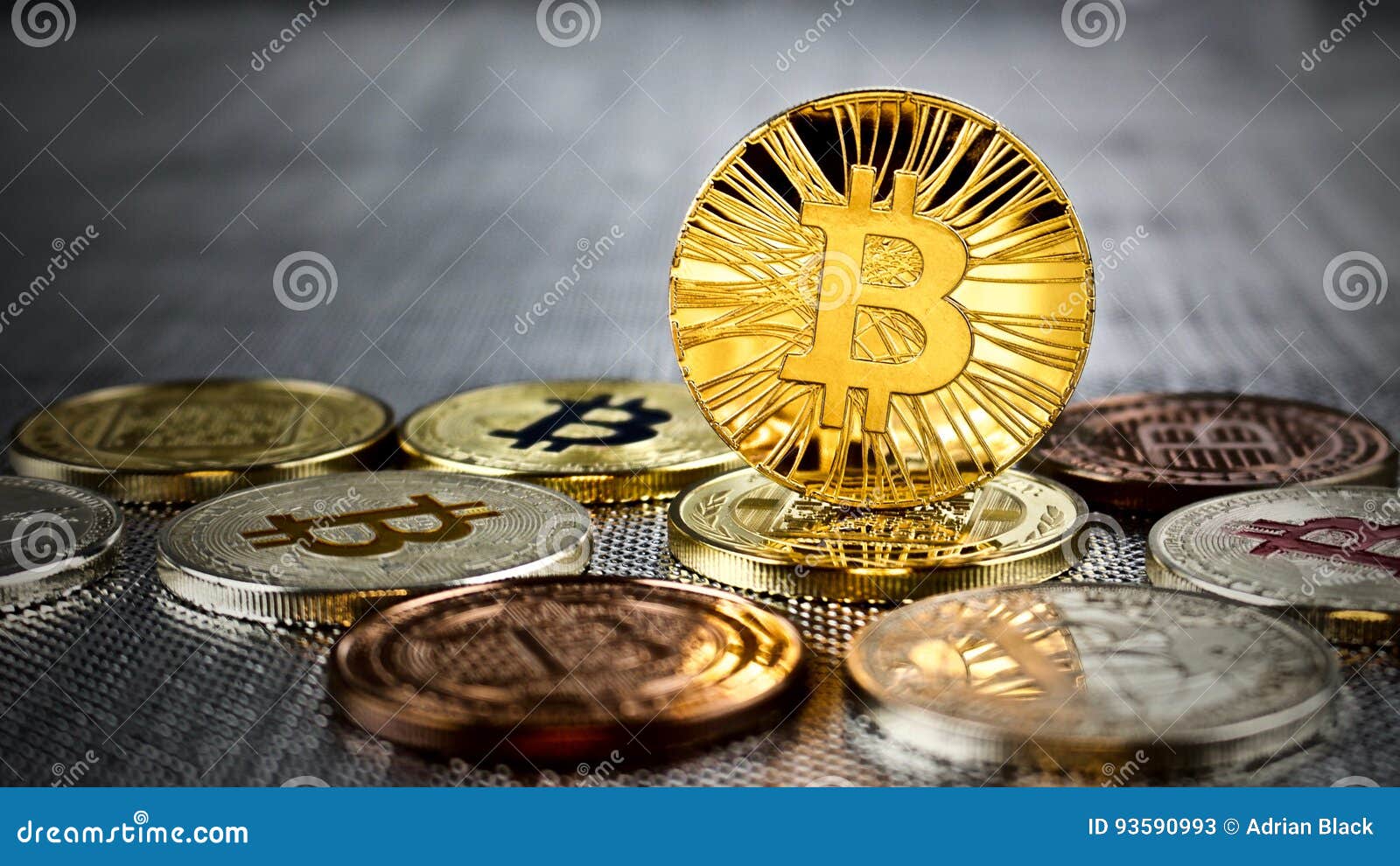 Moeda do bitcoin do ouro imagem de stock. Imagem de dinheiro - 93590993