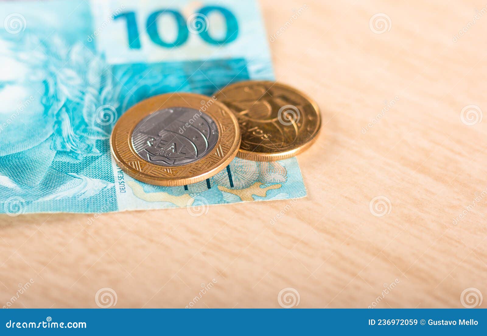 Moeda Real Do Brasil Notas De 100 Reais Com Moedas Brasileiras Imagem ...