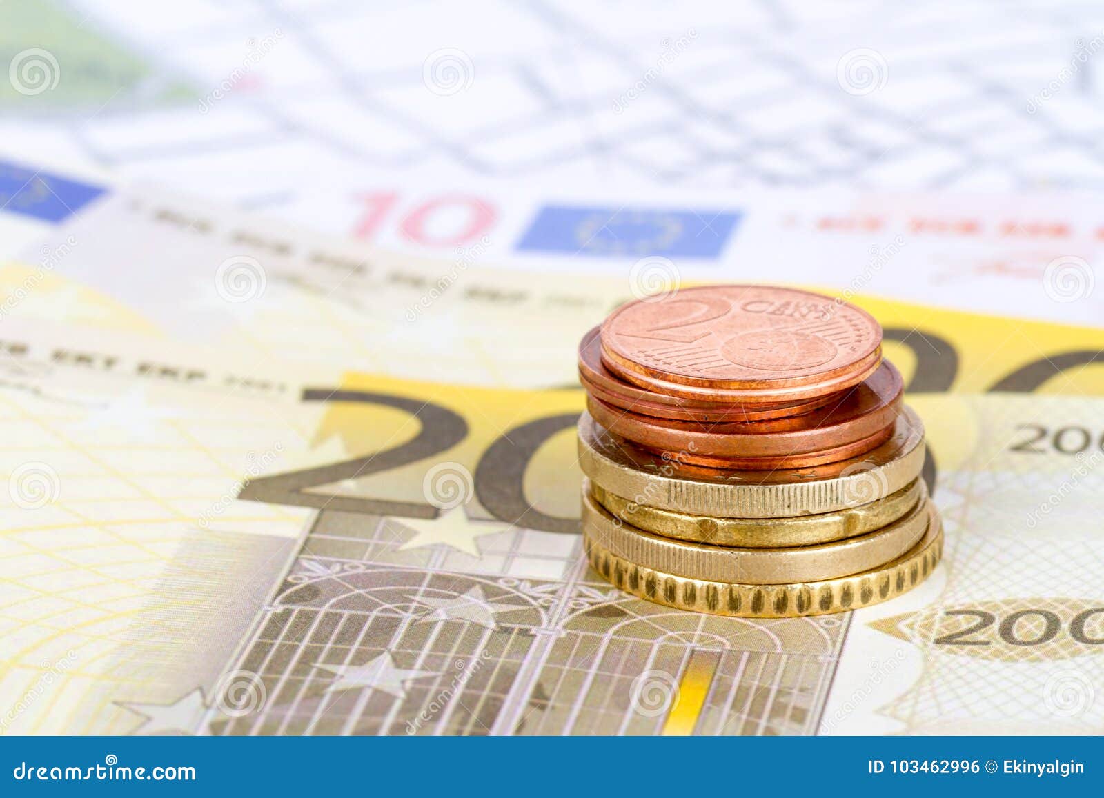 Moedas E Cédulas Do Euro Com O Mapa Turístico Do Curso Foto de Stock - Imagem de sucesso, ganhar ...