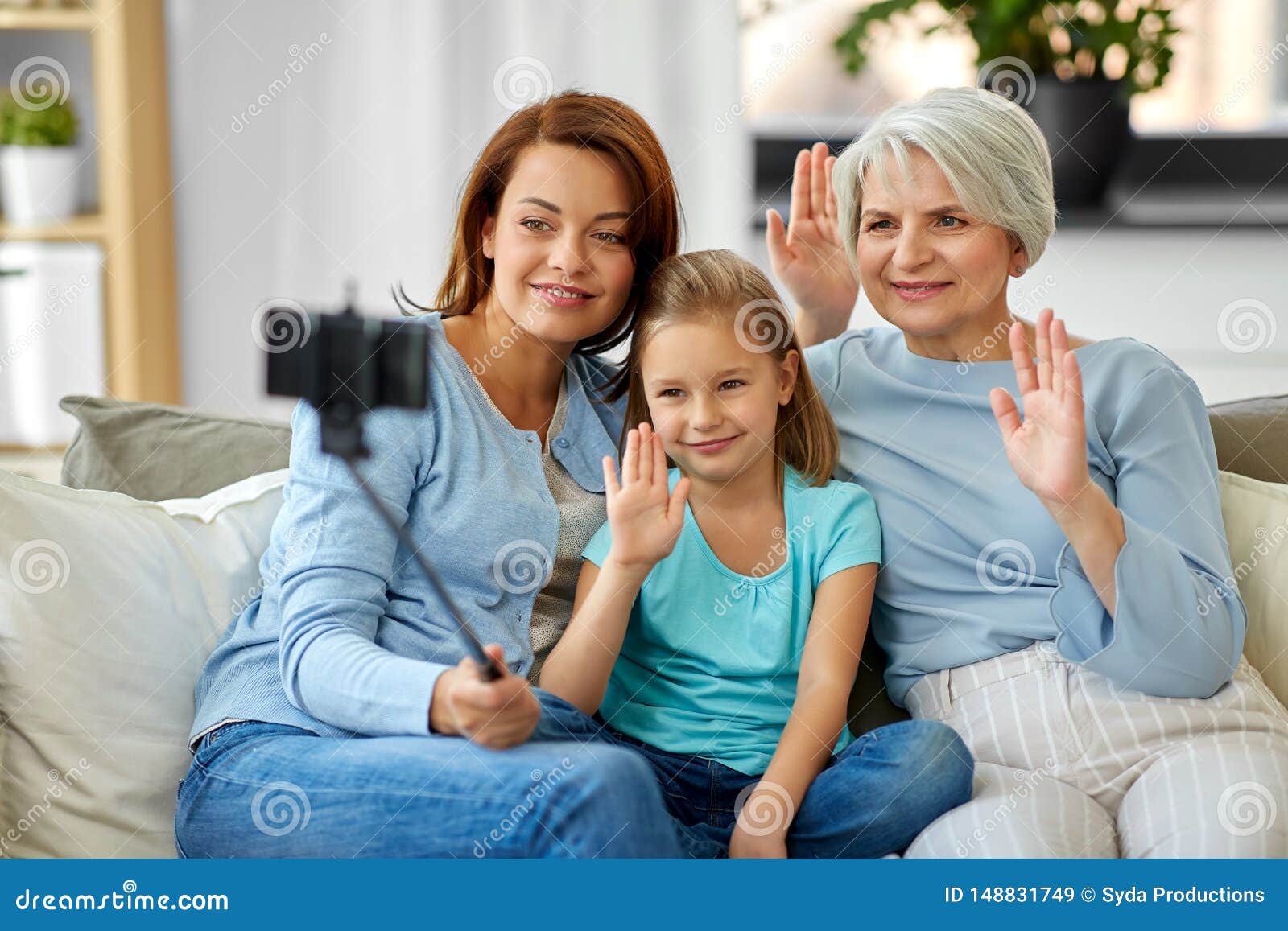 Moeder Dochter En Grootmoeder Die Selfie Nemen Stock Afbeelding