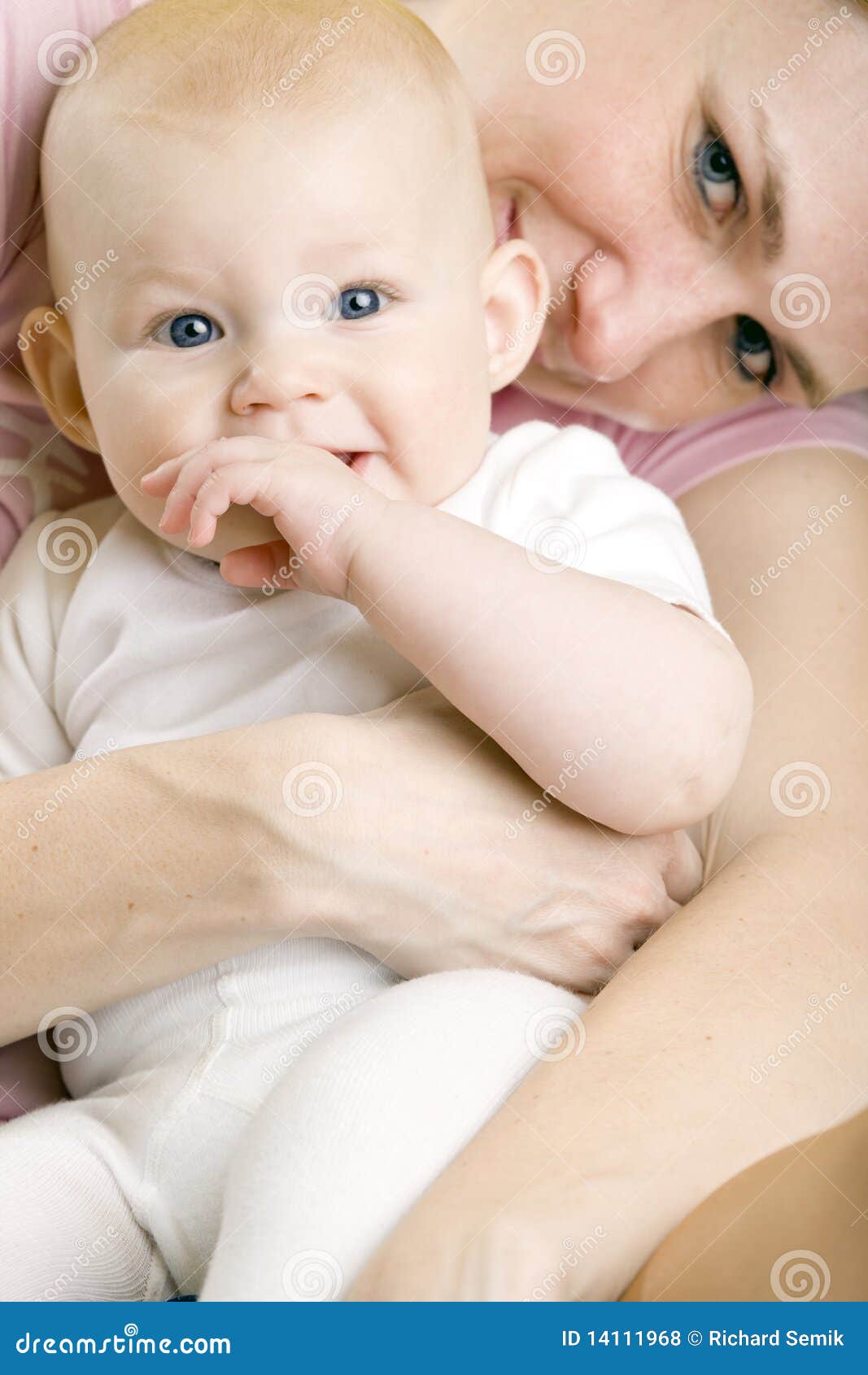 Moeder en baby stock foto. Image of meisjes, kind, kinderen - 14111968