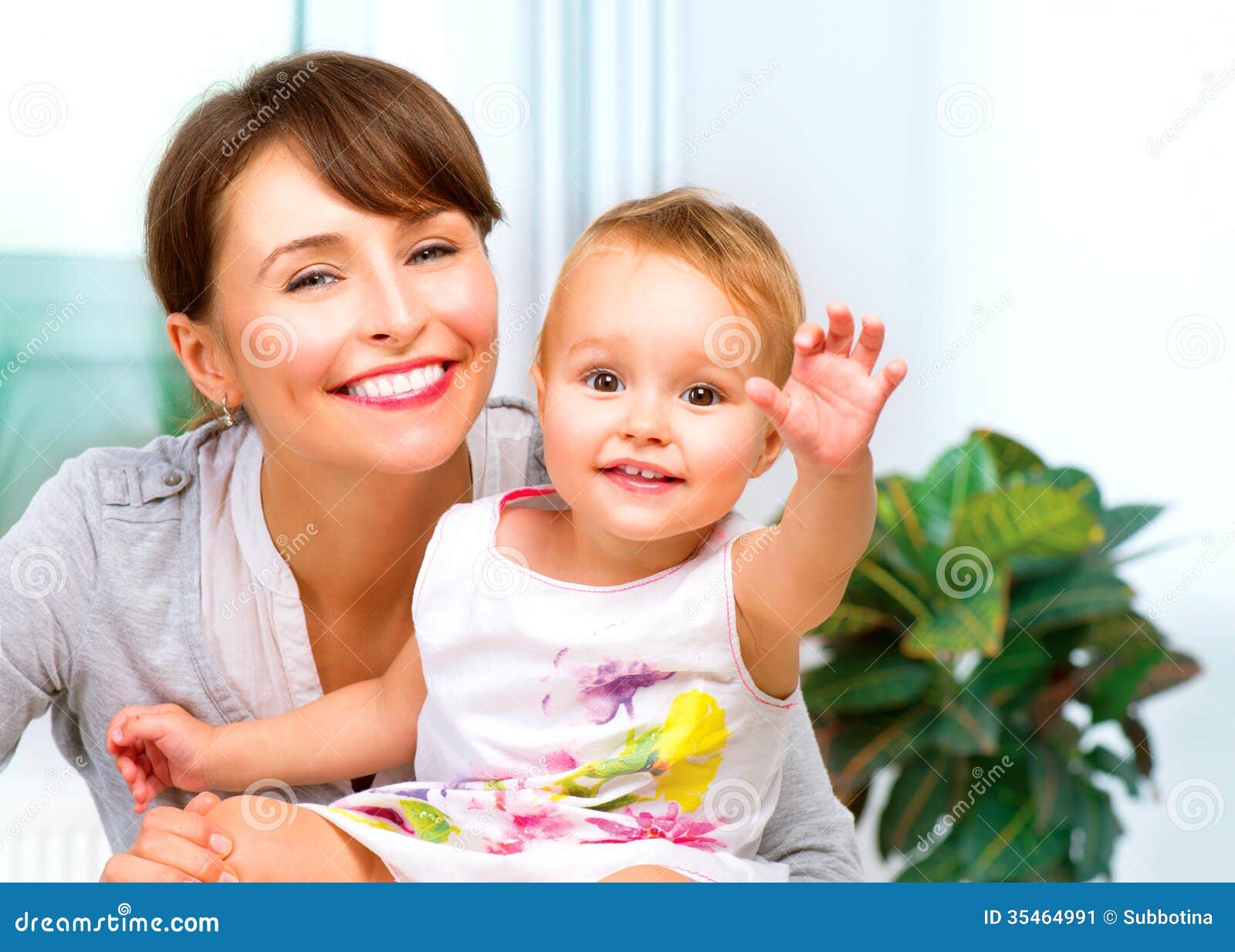 Moeder en Baby stock afbeelding. Image of blij, genieten - 35464991