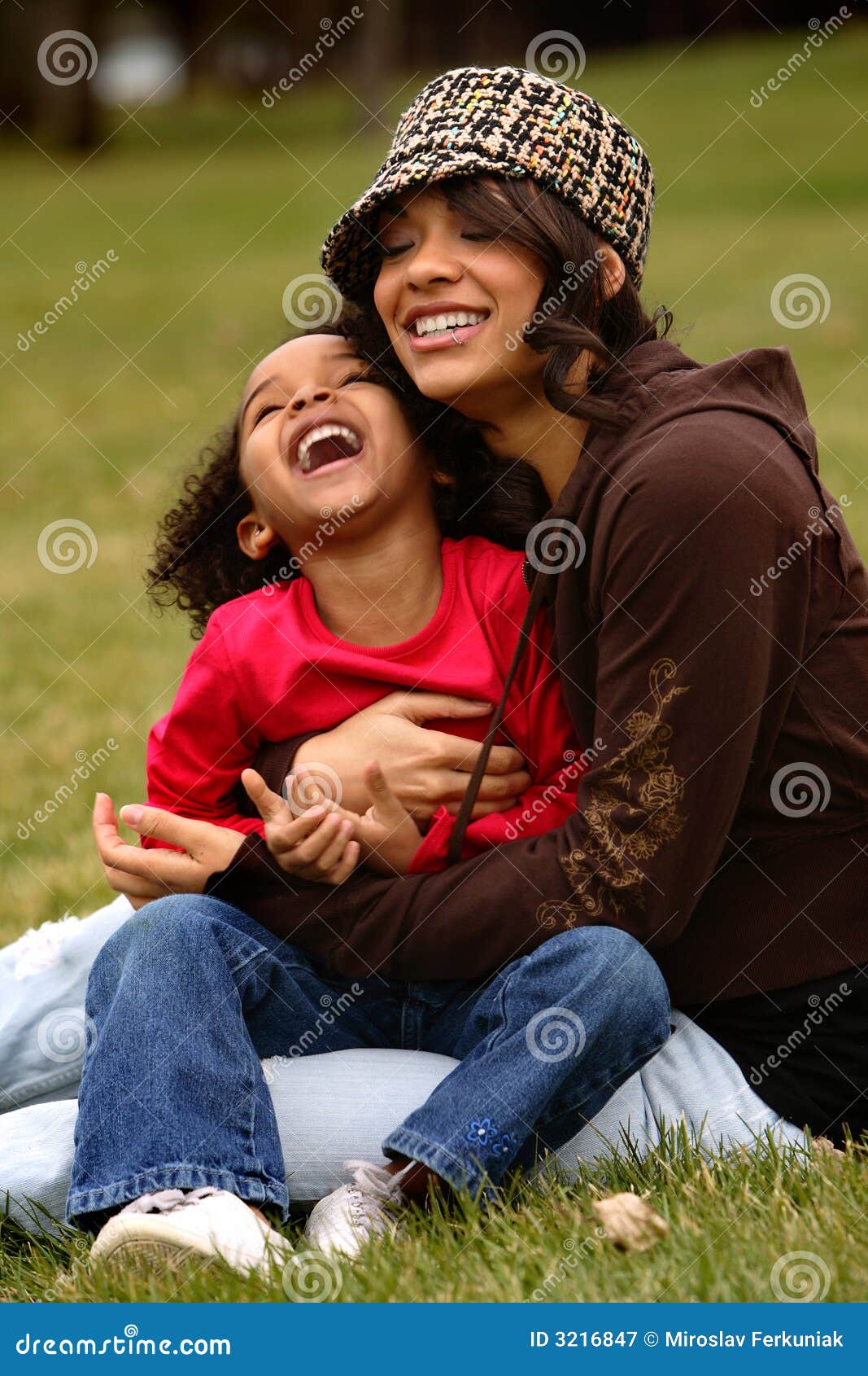 Moeder en Kind stock afbeelding. Image of najaar, vreugde - 3216847