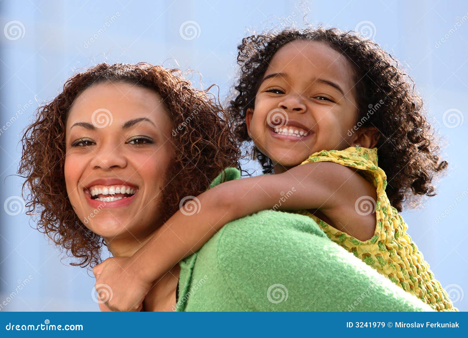 Moeder en Kind stock afbeelding. Image of openlucht, pret - 3241979