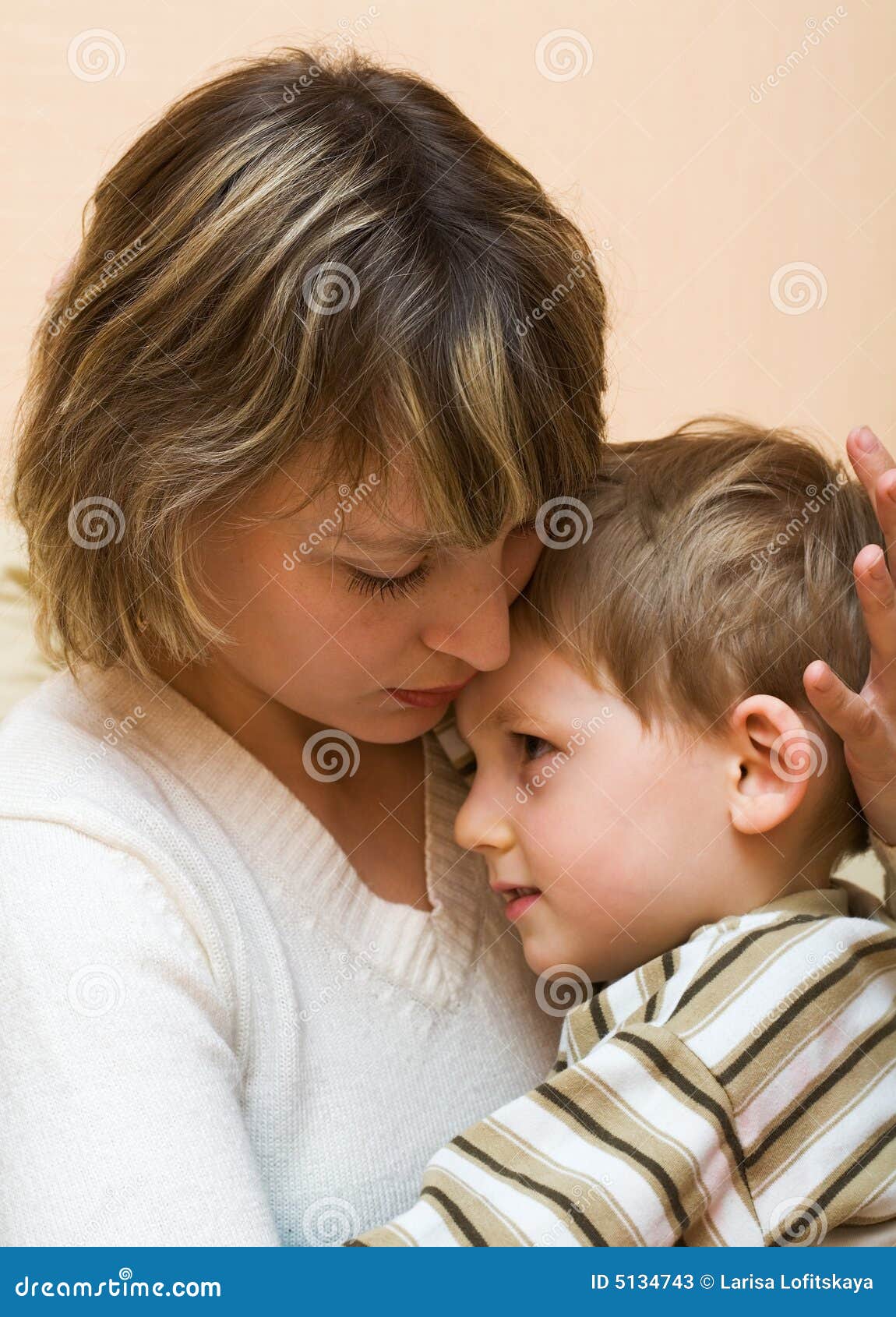 Moeder en kind stock afbeelding. Image of moederschap - 5134743