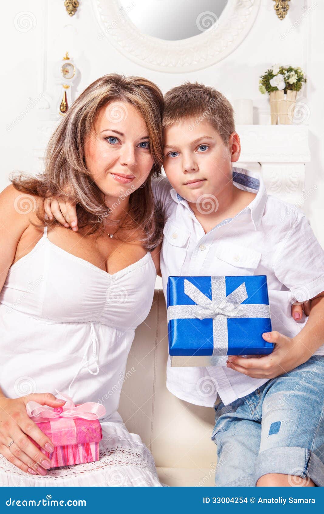 Moeder en zoon stock foto. Image of weinig, mooi, mamma - 33004254