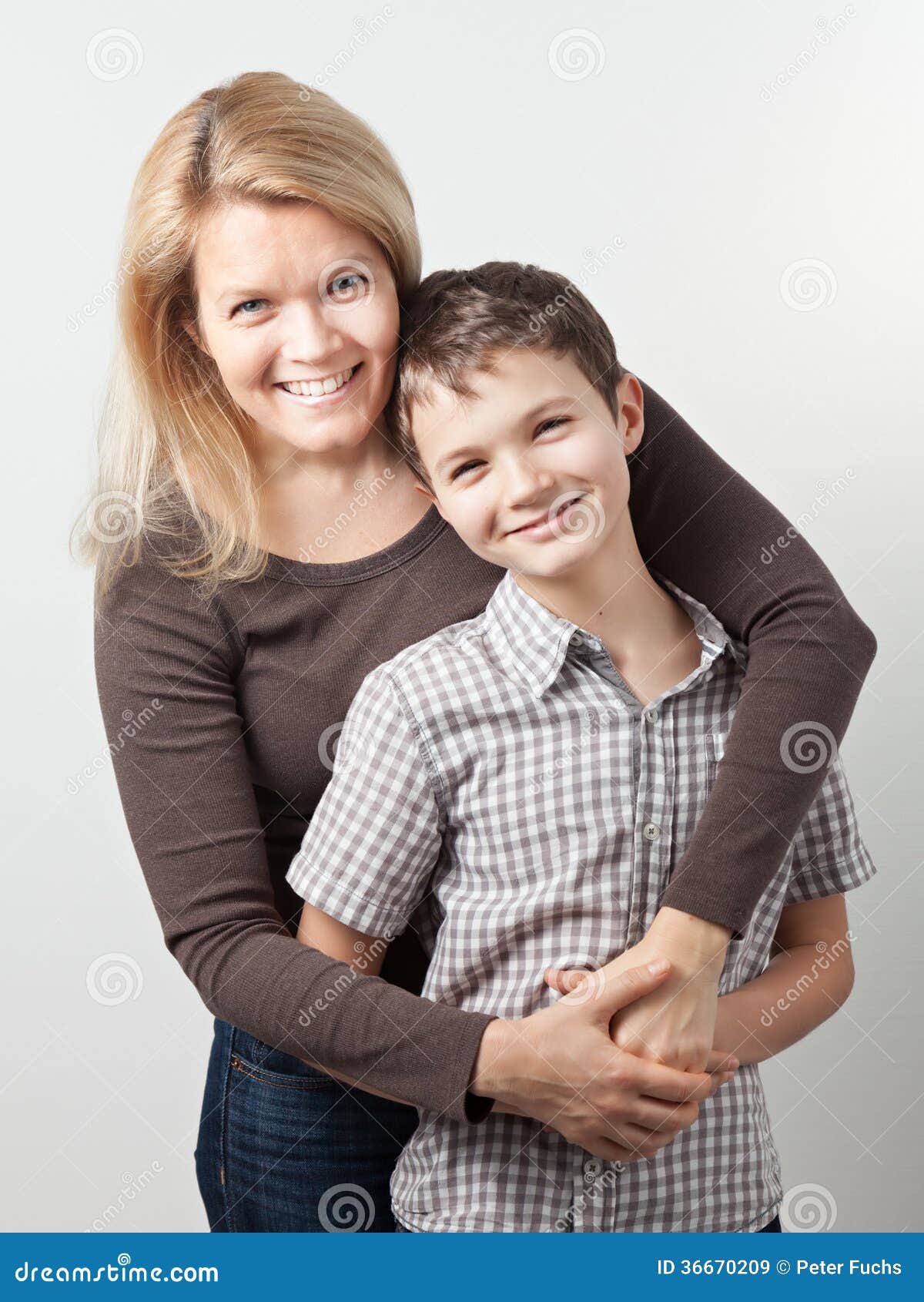 Moeder en Zoon stock afbeelding. Image of bruin, liefde - 36670209