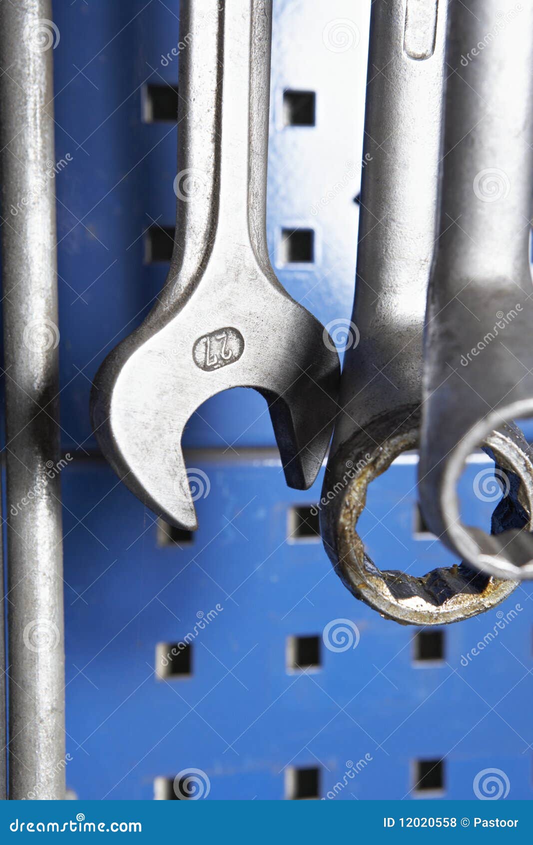 Moersleutels op workshop stock foto. Image of kleur, duurzaam - 12020558