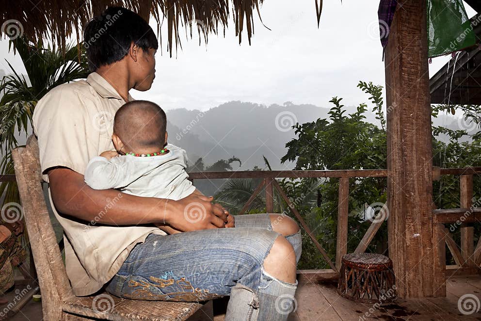 Moessonregens redactionele fotografie. Image of hand - 30909072