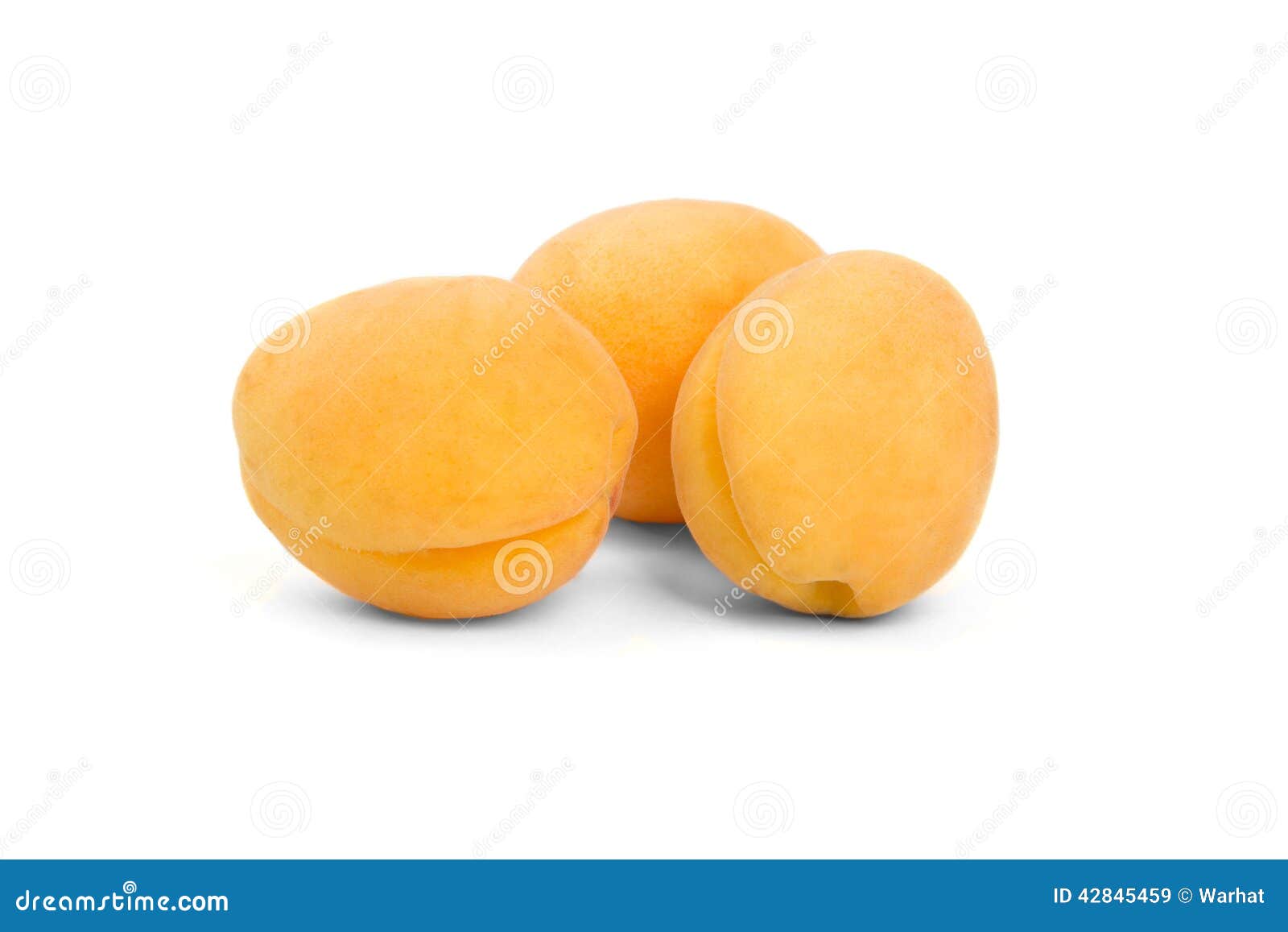 Mogen gul aprikos tre fotografering för bildbyråer. Bild av orange ...