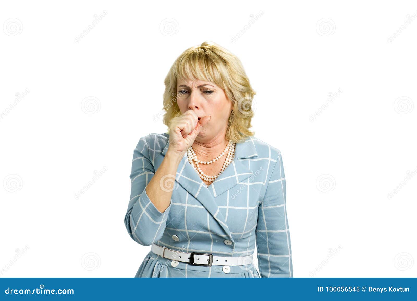 Mogen Kvinna Som Hostar in I Hennes Hand Fotografering för Bildbyråer ...