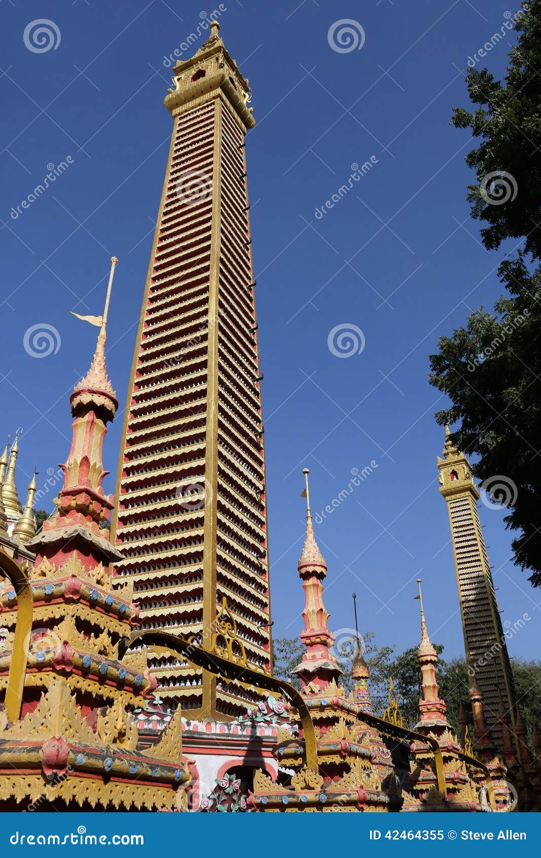 Mohnyin Thambuddhei Paya - Monywa - Myanmar Stock Afbeelding - Image of ...