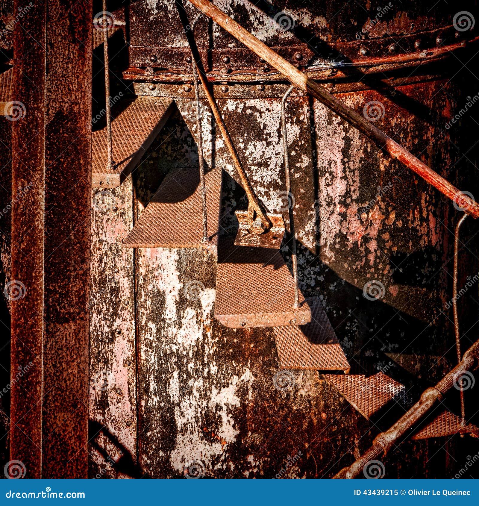 Moho Rusty Industrial Stairs Abandonado Estructura Imagen de archivo - Imagen de destrozo ...