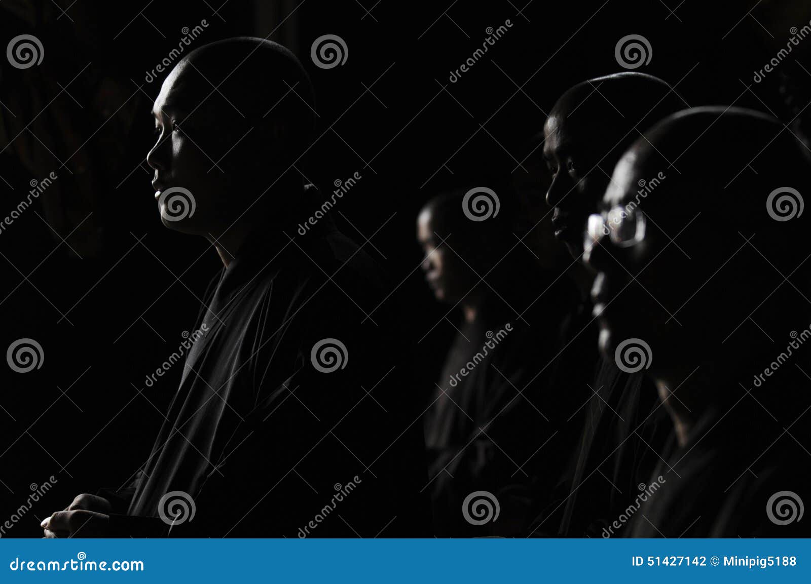 Moines chinois photographie éditorial. Image du homme - 51427142