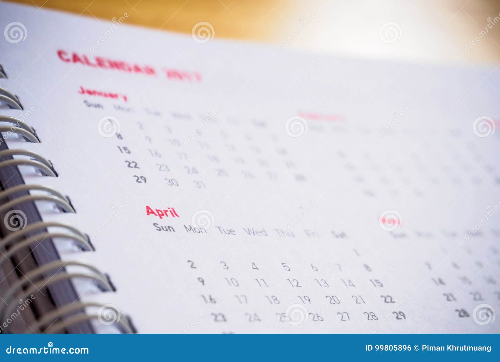 Mois Et Dates Sur Le Calendrier Photo stock - Image du fermer, papier ...