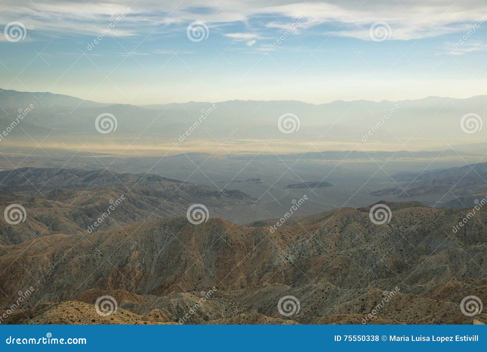 Mojavewoestijn Van Inspiratiepunt Stock Foto - Image of geologie ...