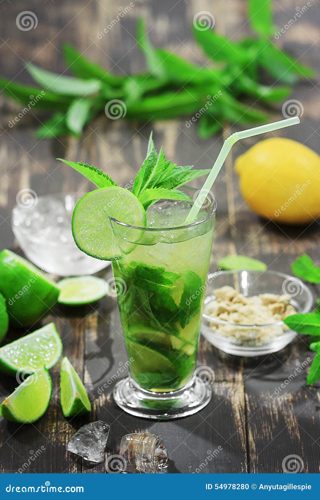 Mojito De Menta De La Foto De La Comida Foto de archivo - Imagen de ...