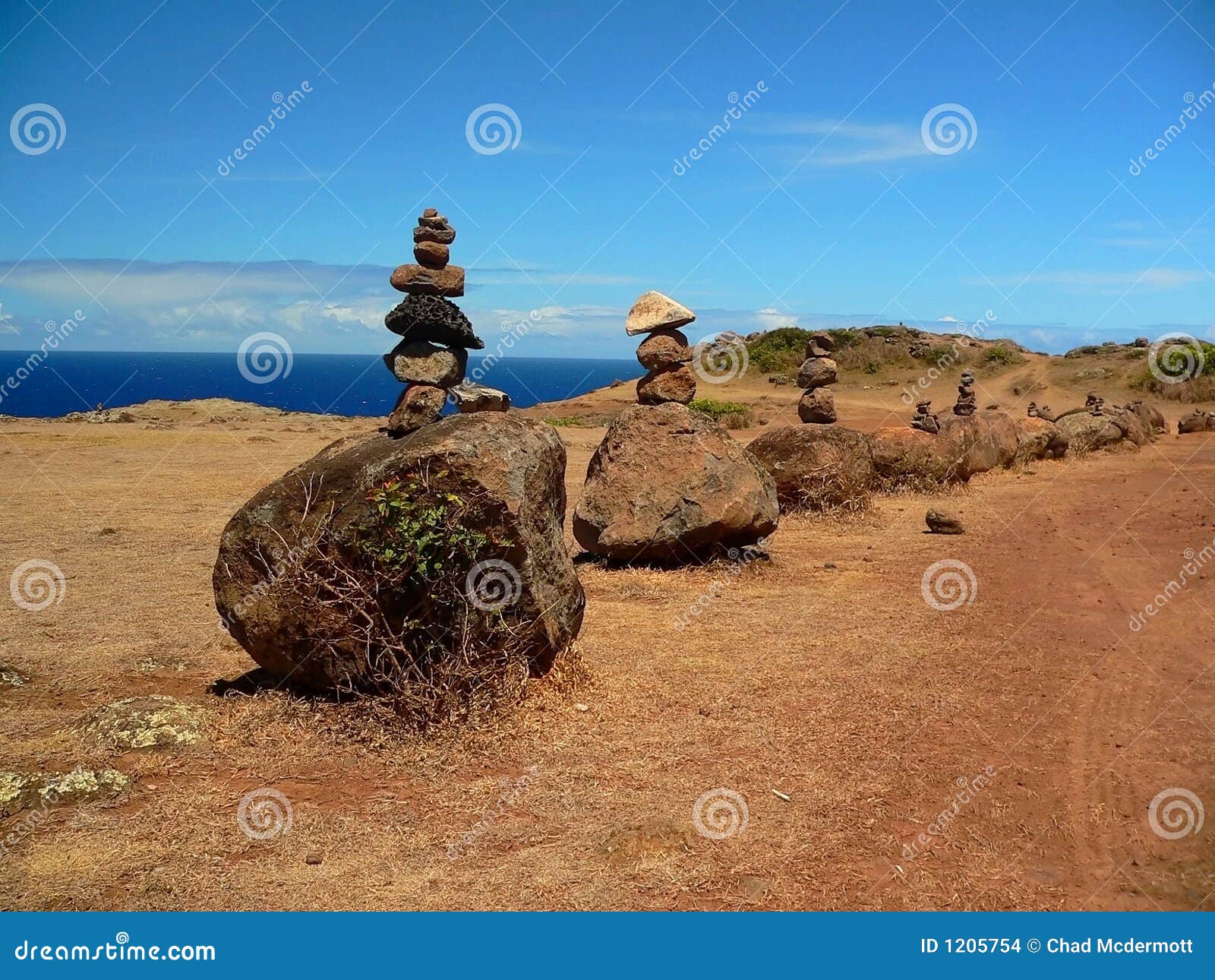 Mojones De La Roca En Un Trailhead Foto de archivo - Imagen de suciedad ...