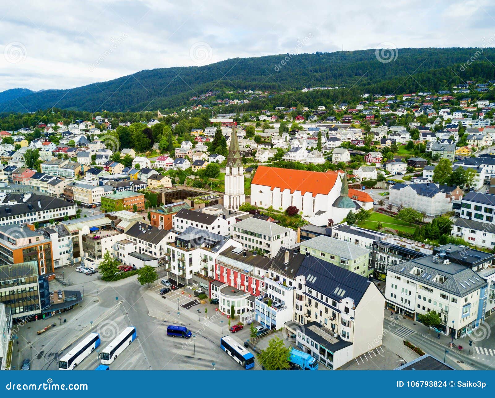 Molde stad i Norge arkivfoto. Bild av korridor, sjösida - 106793824