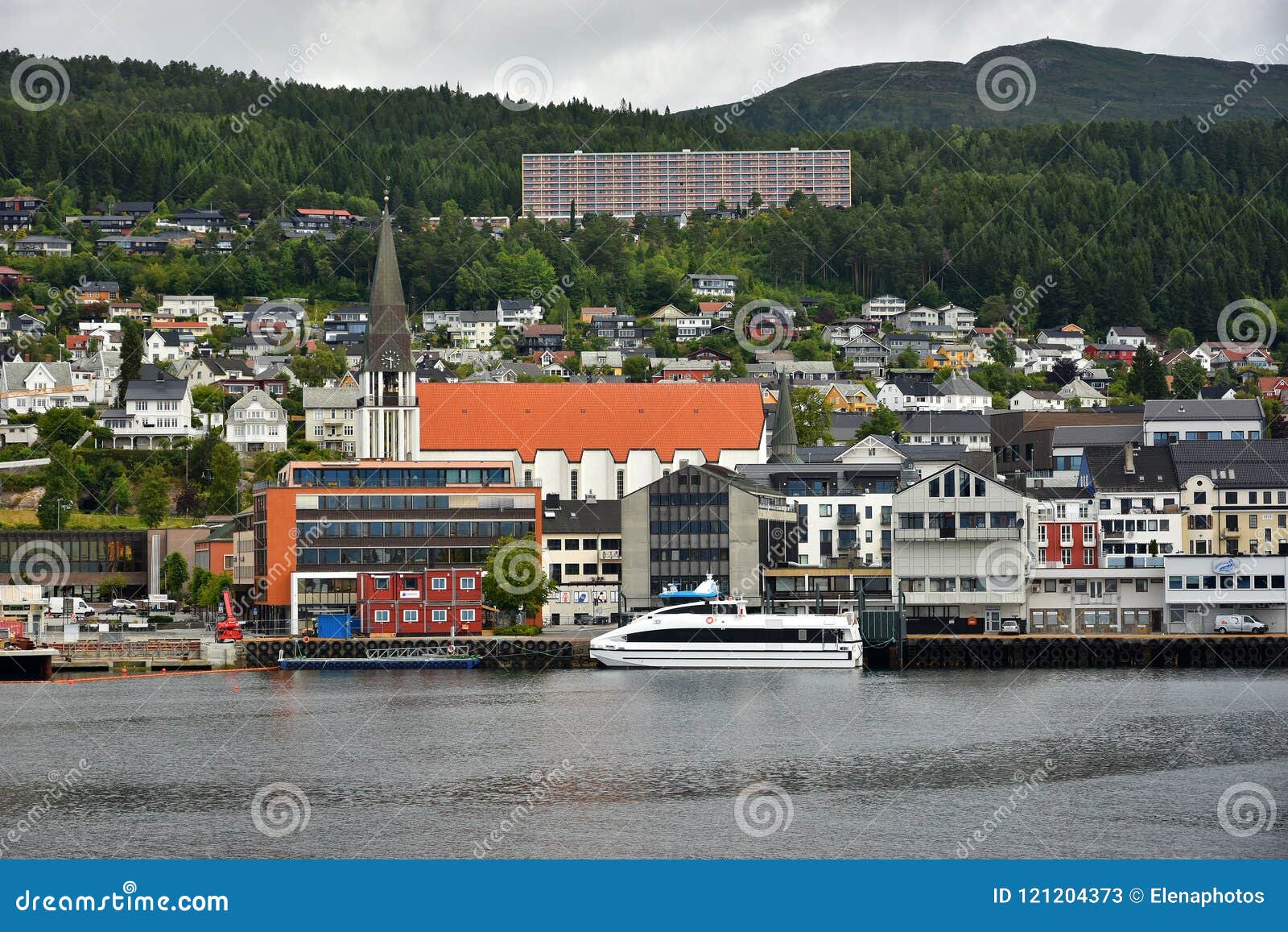 Molde-Stadtansicht in Norwegen Redaktionelles Stockfoto - Bild von meer ...