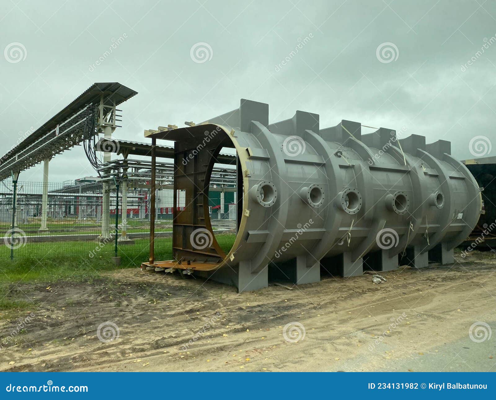 Molecular Sieve Dehydration System : Oil and Gas Refinery Stock Photo ...