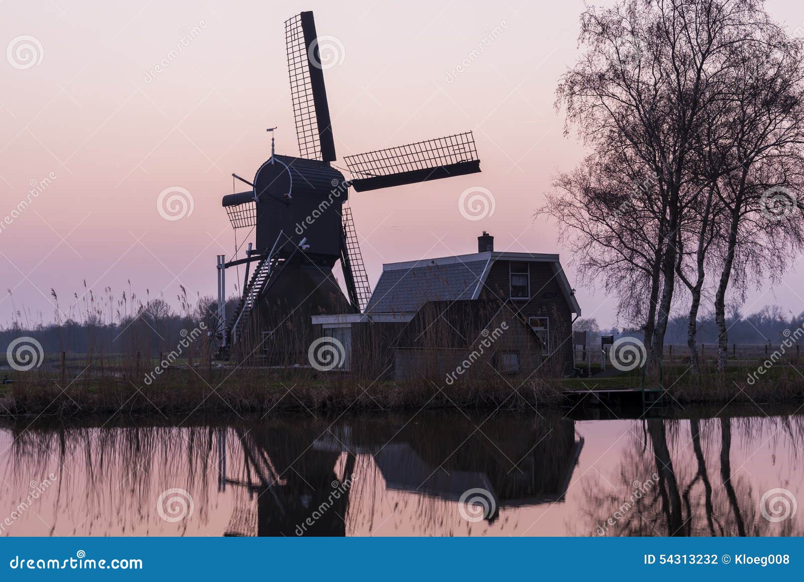 Molen in Woerdens Verlaat stock foto. Image of nave, silhouet - 54313232